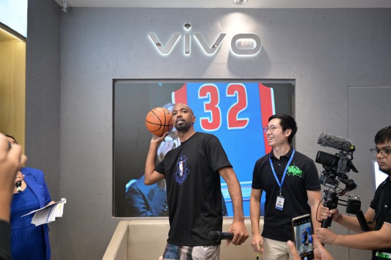 NBA legend Richard Hamilton visits vivo concept store at SM MOA » YugaTech | Philippines Tech ...