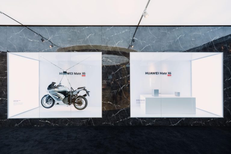 Huawei Innovation Foldable Pop-up Store in Malaysia: Hands-on with the ...